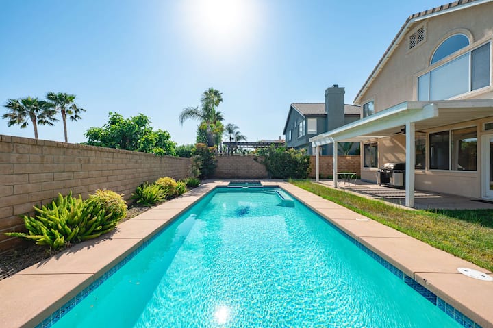 Bright Designer Home W Pool, Near Everything - Eastvale, CA