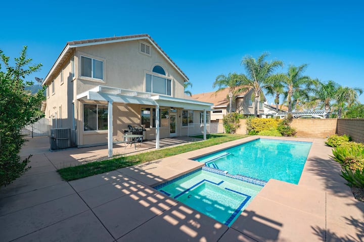 Bright Designer Home W/ Pool, Near Everything - Ontario, CA