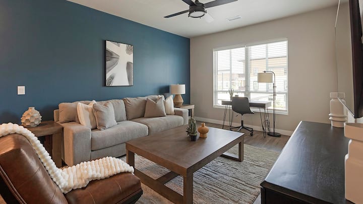 Landing | Chic 2bd, Clubhouse - Goodyear, AZ