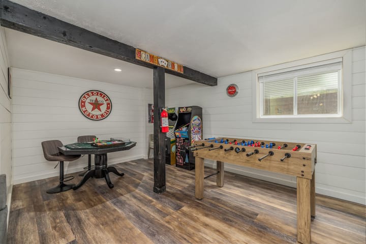 Arcade, Poker Table, Yard On Park | Sleeps 12 - Coeur d'Alene, ID
