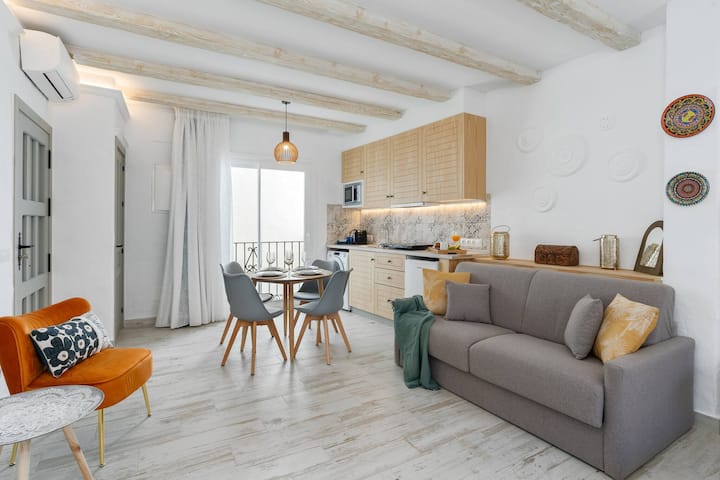 Romántico Escape, Balcón Privado, A 1 Min Del Mar - Estepona