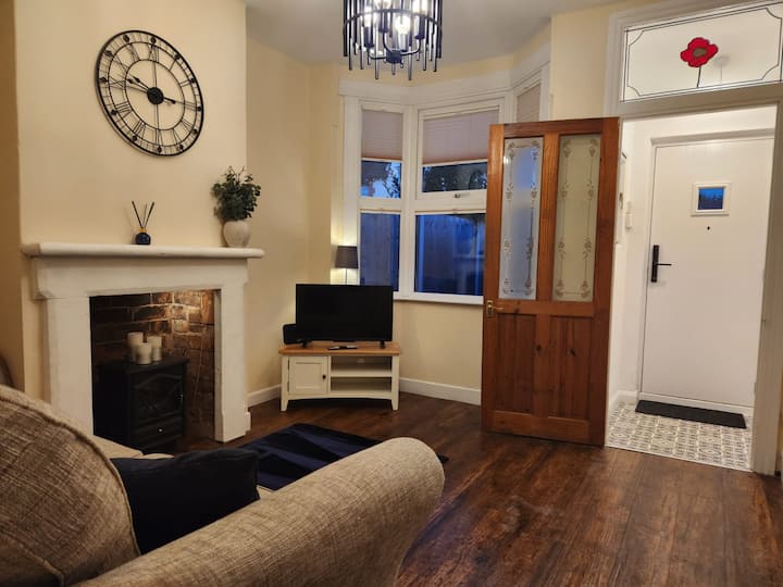 Home In Worcester - With Free Parking - モルバーン