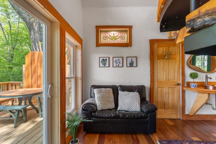 Whimsical Vermont Cabin | Hot Tub, Sauna & Views - Vermont