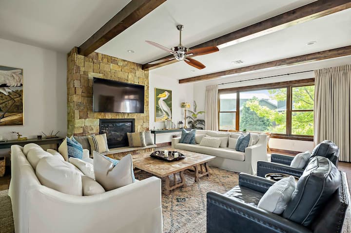 Lake Travis Luxe Villa | 4br | Pickleball | Bbq - Lake Travis, TX