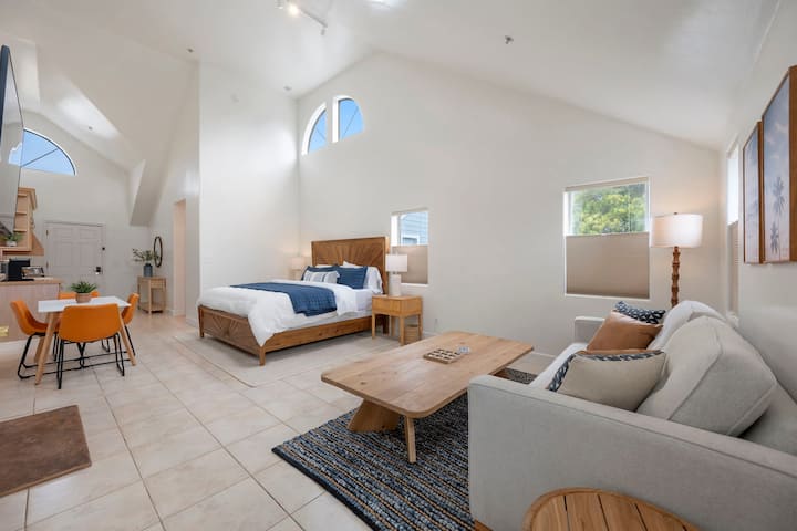 Montara Penthouse Elevated Comfort Above Downtown - Half Moon Bay, CA