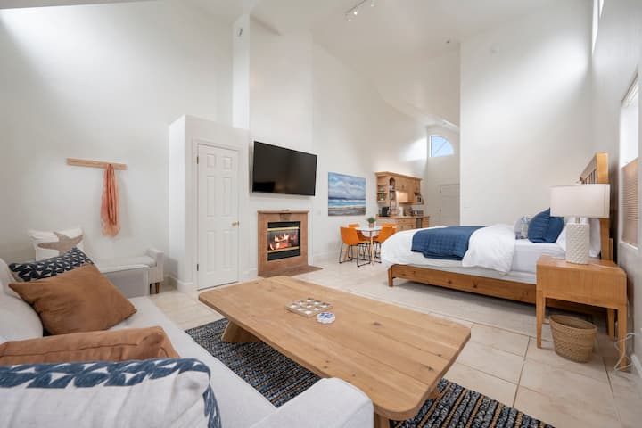 Montara Penthouse Elevated Comfort Above Downtown - Half Moon Bay, CA