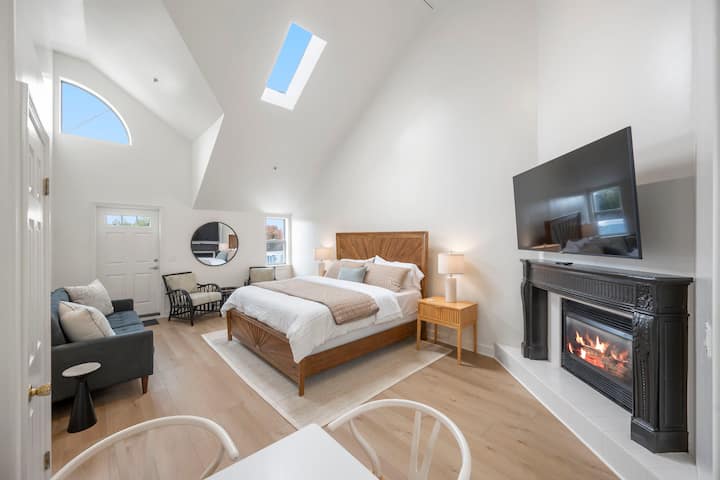 Miramar Penthouse Coastal Elegance In The Heart Of - Half Moon Bay