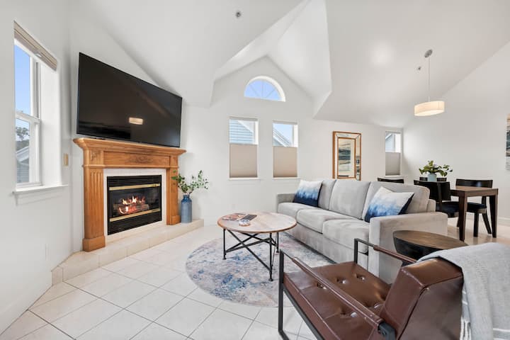 Mavericks Penthouse Downtown Luxury On Main Street - Moss Beach, CA