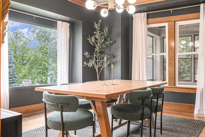 Cozy 5br Boho Retreat, 5 Minutes From Unmc! - Omaha, NE