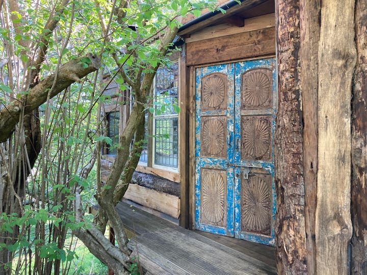 Treehouse Cabin Wilderness Escape - Abergele