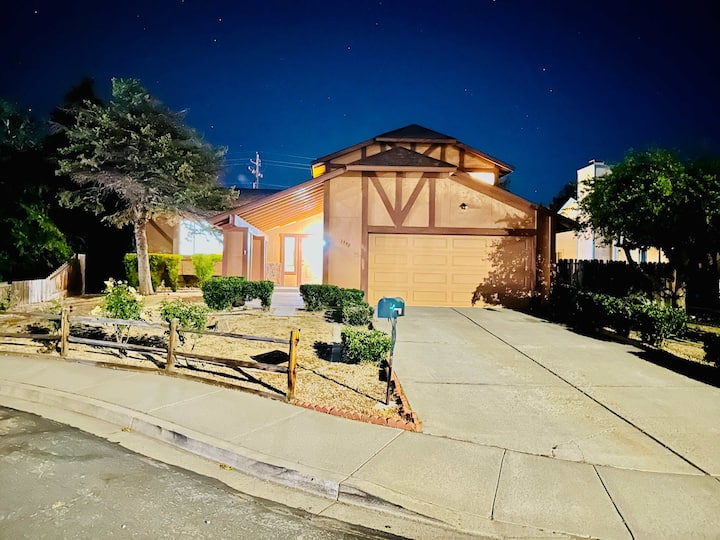 23 Minutes To Tesla/ 9 Beds - Sparks