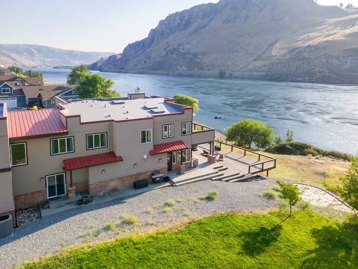 Riverfront Estate Near Chelan | Sleeps 16, Hot - 華盛頓