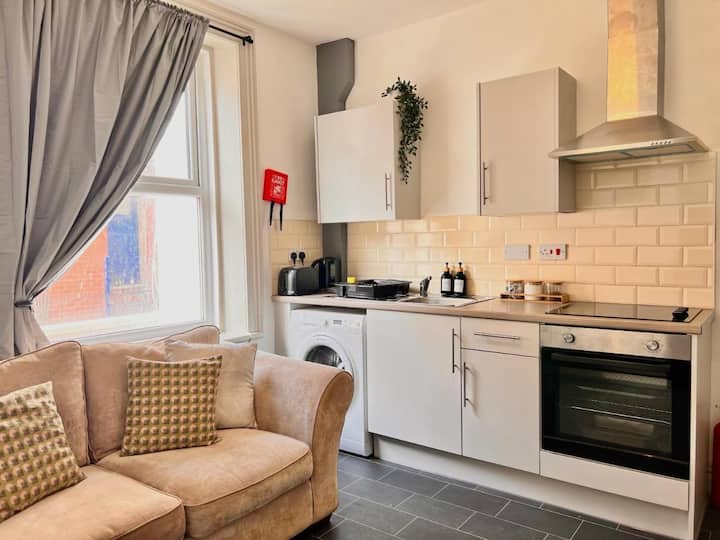Adelaide Gardens Apartment 2 - Blackpool