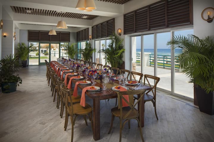 3 Units Perfect For Groups! Onsite Swimming Pool! - Daytona Beach, FL