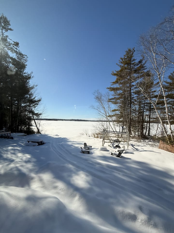 Luxury Lakeside Lodge W/hot Tub & Steam Shower - Old Town, ME