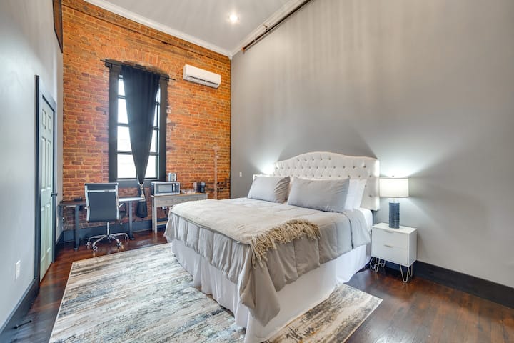 Historic Downtown Marshall: Efficient Studio Space - Marshall, TX