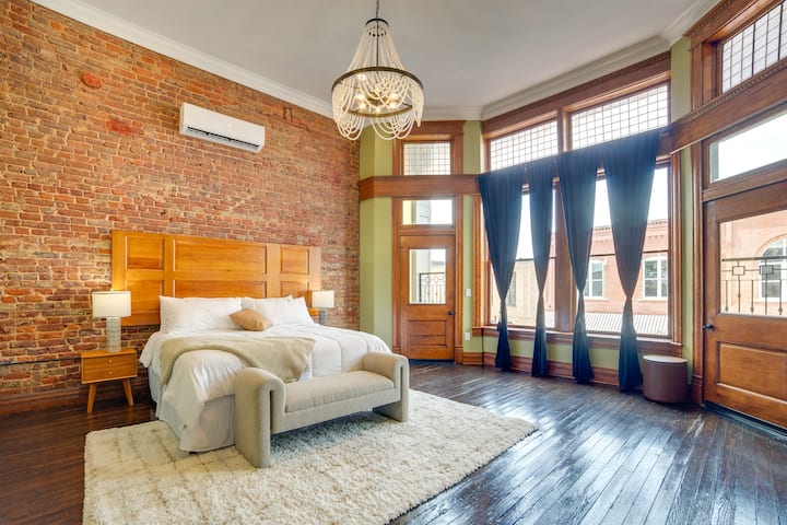 Studio W/ Private Balcony In Downtown Marshall! - Marshall, TX