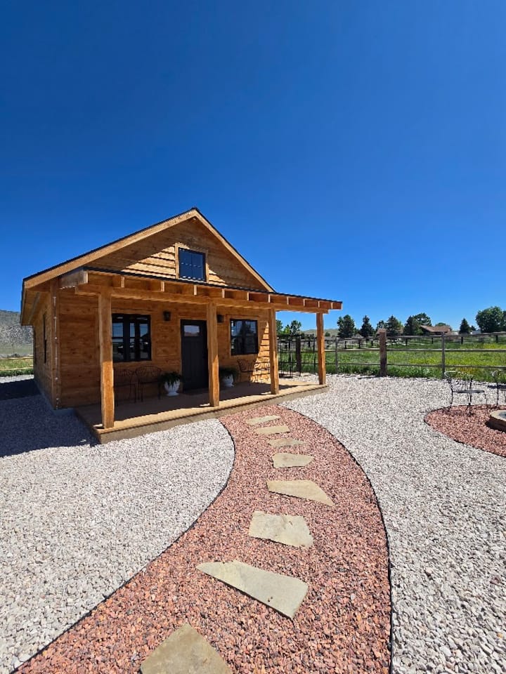 Diamond Creek Cabin- Newly Finished, Pet Friendly - Cody, WY