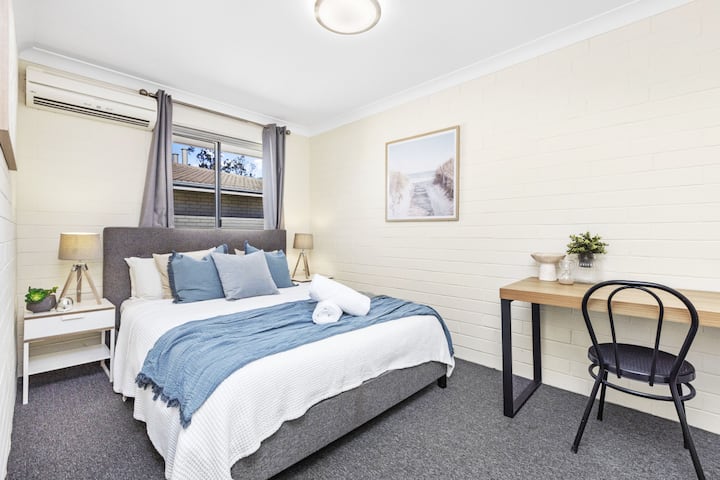 Renovated & Styled Lake's Edge Delight! - Cottesloe Beach, Western Australia