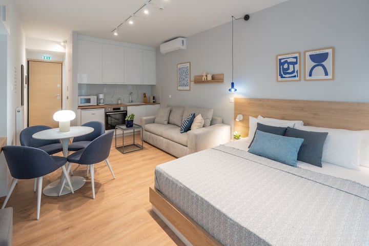 Silk Athens | Urban Suite With Balcony, Gym & Pool - Athens