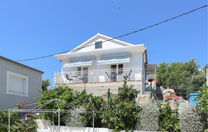2 Bedroom Lovely Apartment In Gustirna - Kroatien