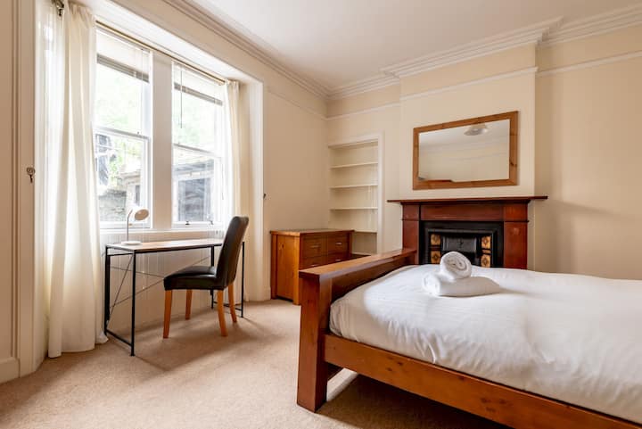 Melbourne Place (No 4) - Saint Andrews