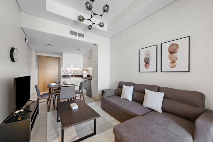 Modern 2-bedroom Apartment In Aykon Tower C - Dubai