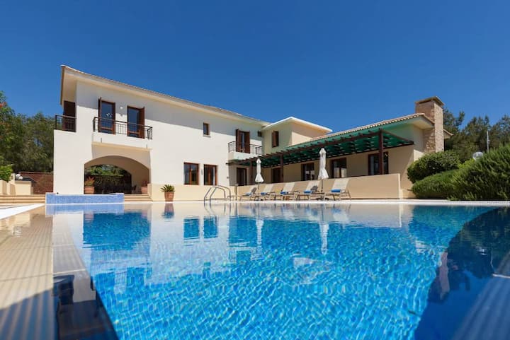 Superior Villa • 5 Br • Private Pool • Sea View - Писсури
