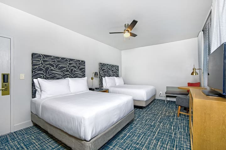 2 Comfortable Room, Near Oracle Park, Rooftop Pool - San Francisco, CA