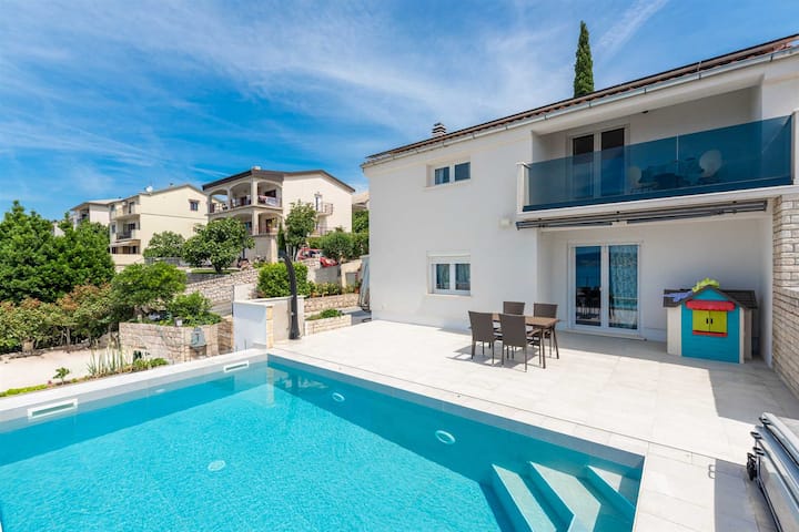 Apartment With Pool By Aneo Travel - Klenovica