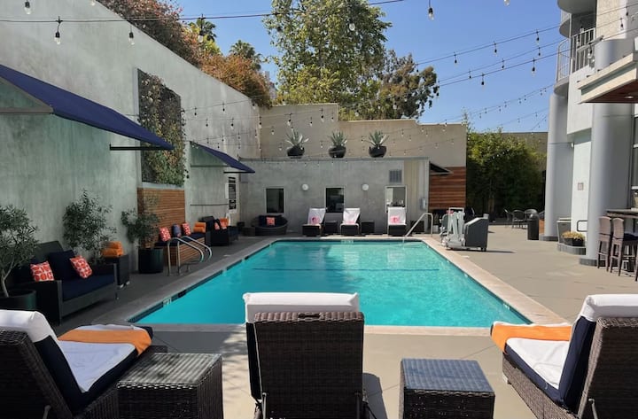 Stylish Room W/ Rooftop Dining + La Skyline! - Santa Monica, CA