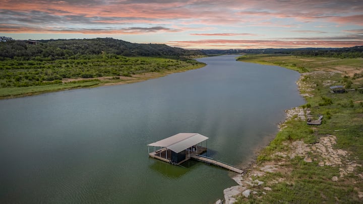 Lakefront Retreat: Private Dock | King Bedrooms - Spicewood, TX