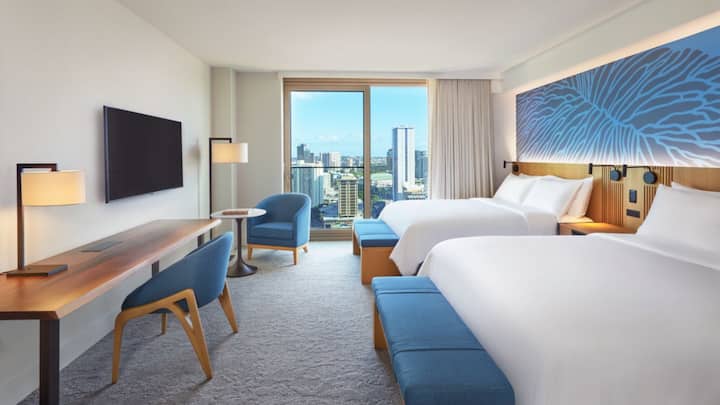 Ocean Views + 2 Queens Near Ala Moana Beach - Honolulu, HI