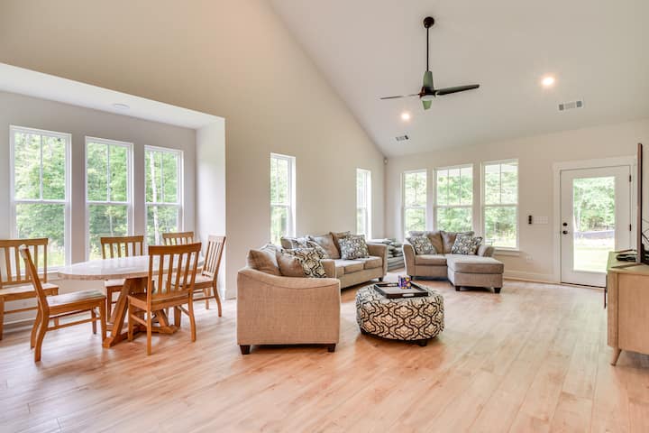 5 Mi To Memorial Stadium & Beach: Modern Townhome - Clemson, SC