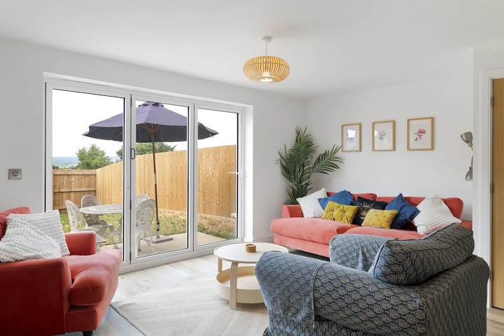 Exmouth Family Home W/ Private Garden & Parking - Budleigh Salterton