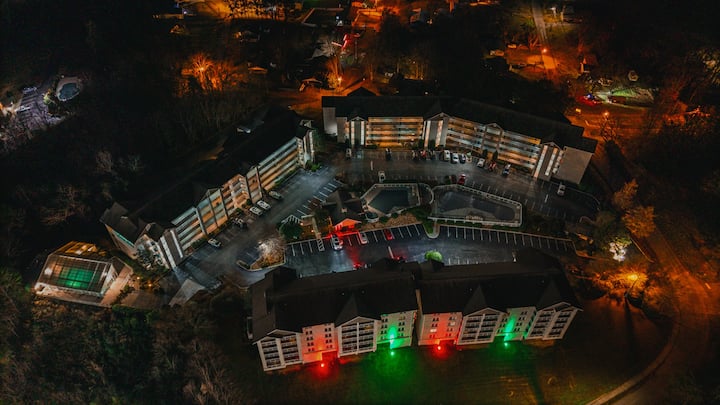 Wow! Location! Condo Located Right Off Parkway! - Pigeon Forge, TN