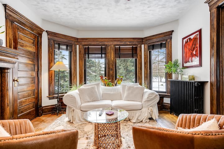 7 Bedroom Retreat House With Pool And Hot Tub - Leamington