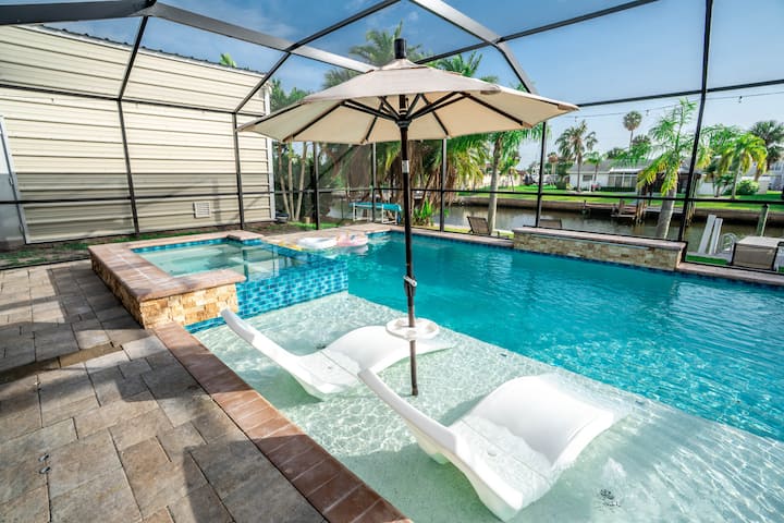 Resort-style Canal Home W/ Pool & Putting Green - Apollo Beach, FL