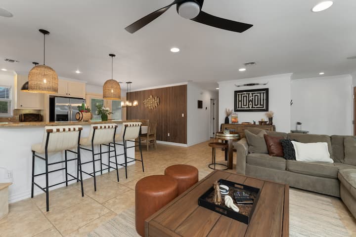 Porch & Pour - Hot Tub & Fire Pit - Fredericksburg, TX