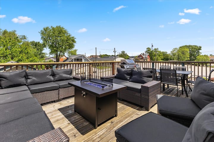Stylish 2-story Retreat W Balcony & Parking - Kota
