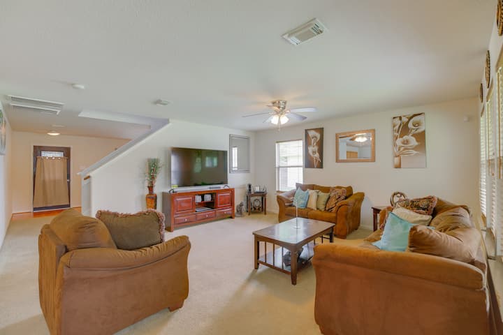 7 Mi To Downtown Baytown: Spacious Home W/ Yard - Highlands, TX