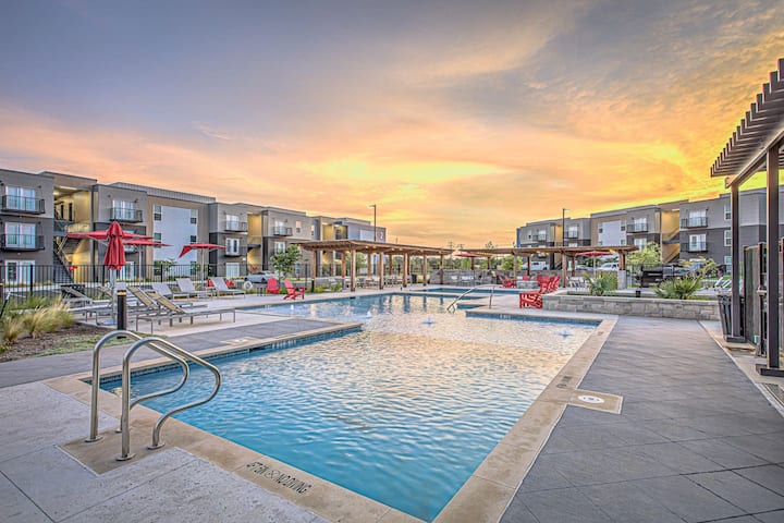 Lux*pool/hottub* Mins 2 Baylor Scott Hospital* - Marble Falls, TX