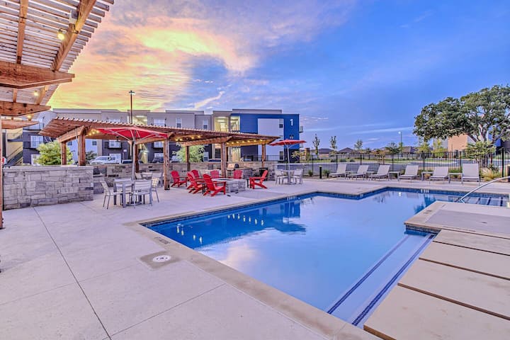 *Lux*pool* *Mins To *Baylor Scott Hospital* - Marble Falls, TX