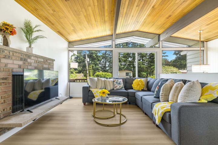 Sunny 4br Retreat – Family-friendly Comfort - Bellevue, WA