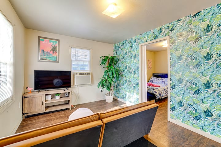 1 Mi To Town: Colorful & Cozy Home In Miami! - Buffalo Run Casino & Resort