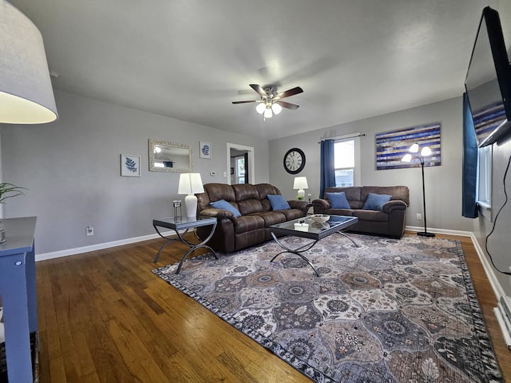 Cozy Retreat Near Pikes Peak & Downtown - Colorado Springs, CO