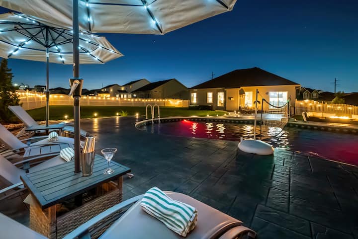 Sweet Escape With Pool And Movie Room - Nebraska