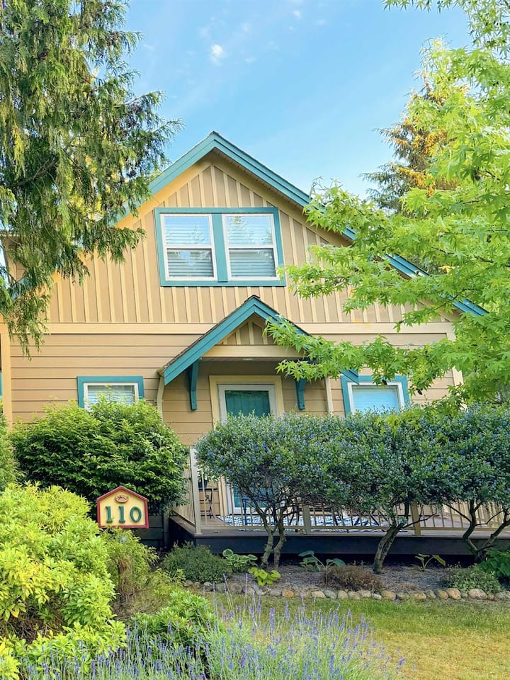 Oceanside Resort: 3 Bed/2 Bath With Pool & Hot Tub - Parksville