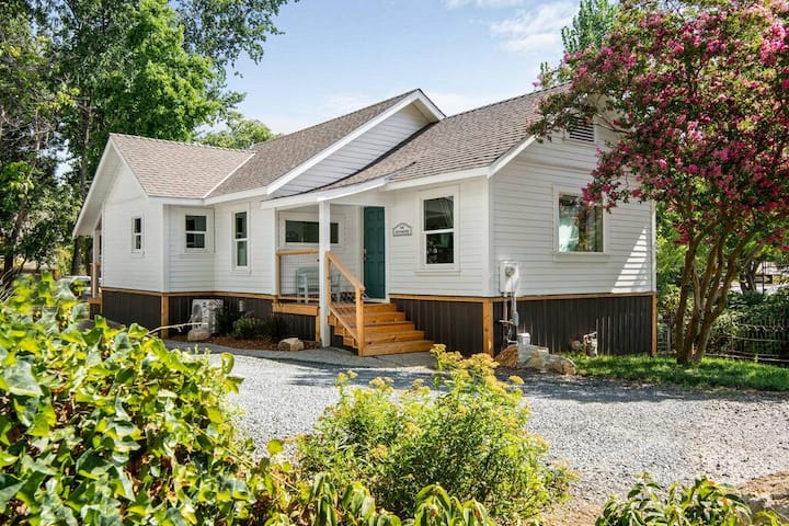 Creektown Cottages/ The Dogwood - Grass Valley, CA