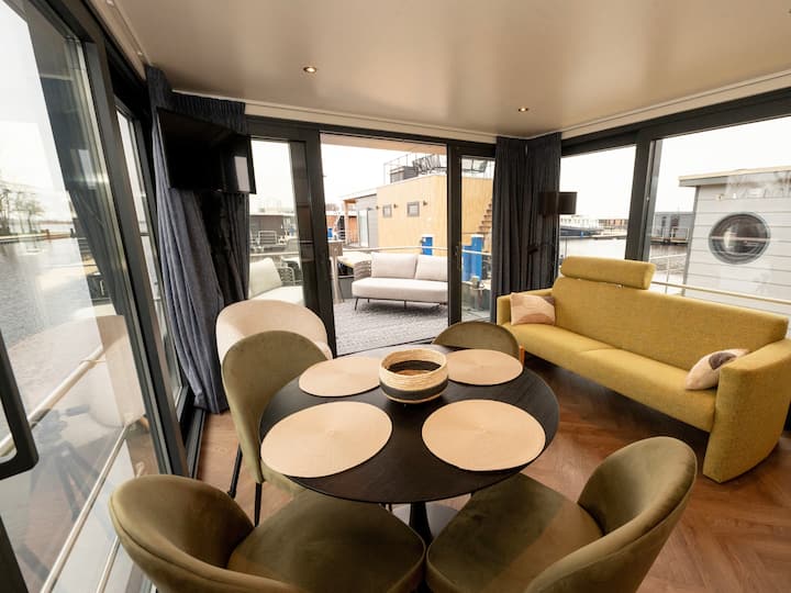 Péniche à Offingawier Avec Vue Sur La Mer - Sneek